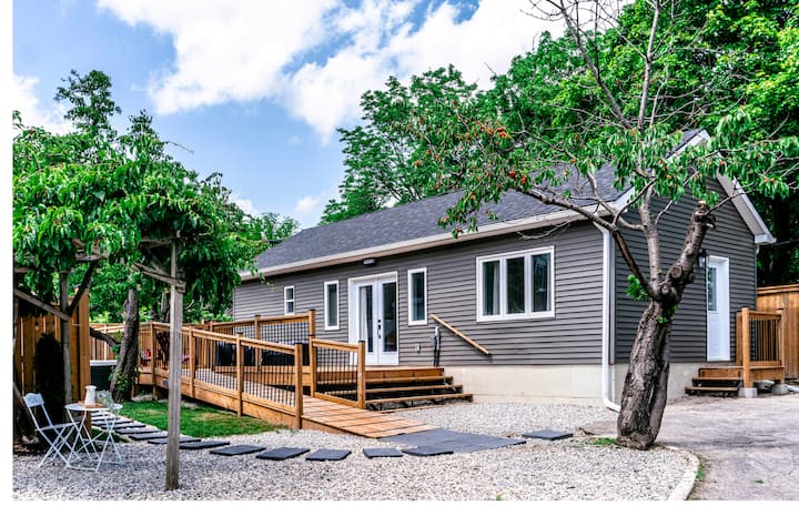 Outdoor Hot Tub Bliss: 2bed/2bath Garden Suite Dtk - Kitchener