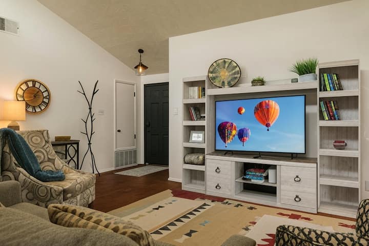 3 Bdr 2 Kings! Close To Balloon Fiesta Park - Albuquerque, NM
