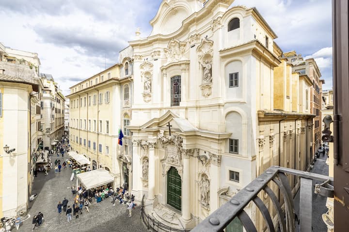 Old Pantheon, Piazza Della Maddalena Super View. - Rome