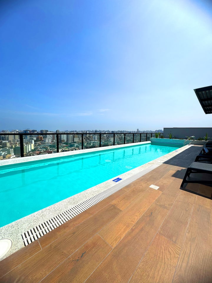 Miraflores: Depa Moderno C/piscina Panorámica - Pérou