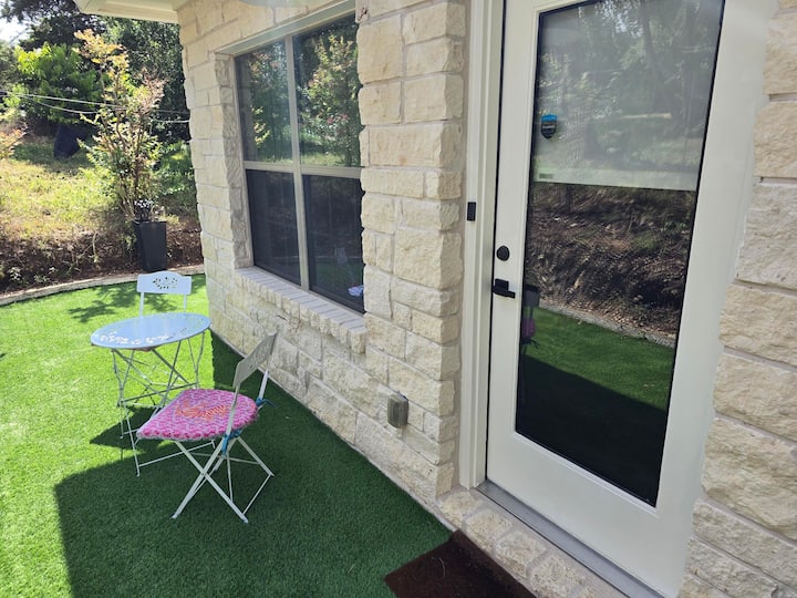 Clean & Perfectly Located Studio In Dripping - Dripping Springs, TX