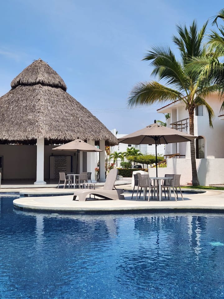 1/2 Away Block From The Beach | Ac | 5 Beds | 3 Wc - Manzanillo