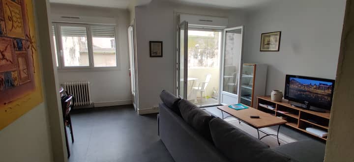 Sète : Idéalement Situé à Proximité Du Vieux Port. - Plage de Sète