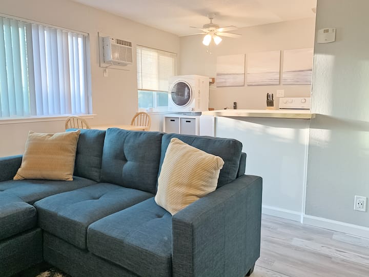 Gated, Remodeled 1 Bdrm Loaded For Comfort - Sacramento, CA