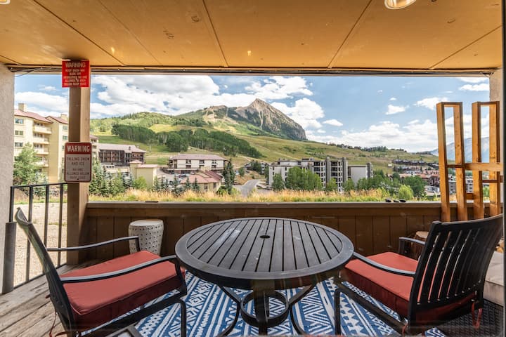 Snowcrest Suite: Hot Tub, Mtn View, Walk To Lifts - Crested Butte, CO