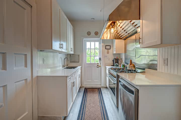 Bellport Inn Main House - Historic Village Oasis - Fire Island, NY