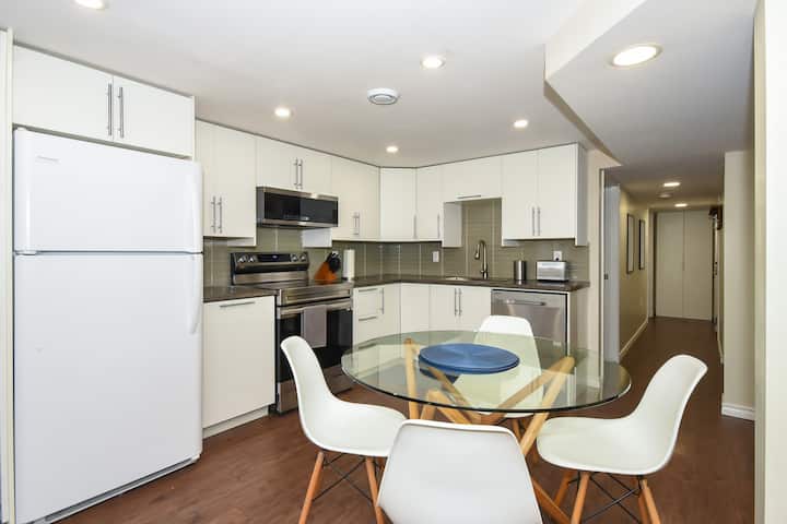 Nepean | Modern | Lower Unit | Sleeps 6 - Ottawa
