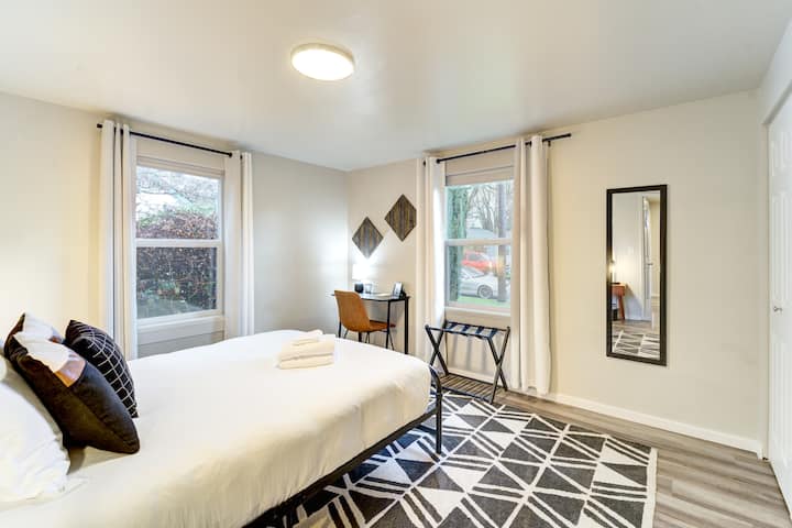 Clean Adorable Seattle Home With Air Conditioning - Seattle, WA
