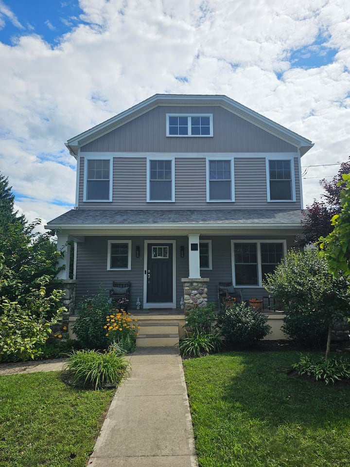 Exclusive Modern Home In Town - Saratoga Springs, NY
