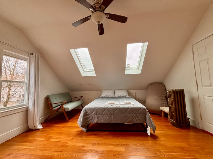 Near Train Station Gorgeous Apartment With Patios - Quincy