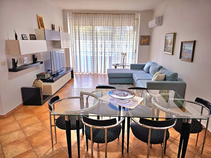 Lovely 2-bedroom Rental Apartment In Tirana Center - 地拉那