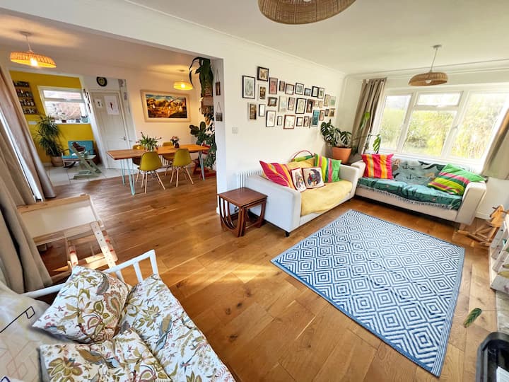 Light & Spacious Family Home With Large Garden - Isle of Wight