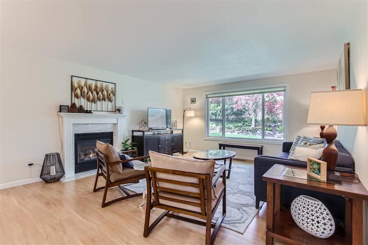 Entire Home: Charming Home With Beautiful Yard - Wilsonville, OR