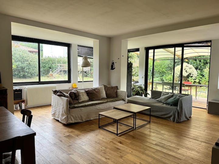 Joli Appartement Avec Grand Jardin Et Piscine - Pays basque français