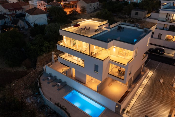 Luxury Sea View Residence-2 Private, Pool, Jacuzzi - Okrug Gornji