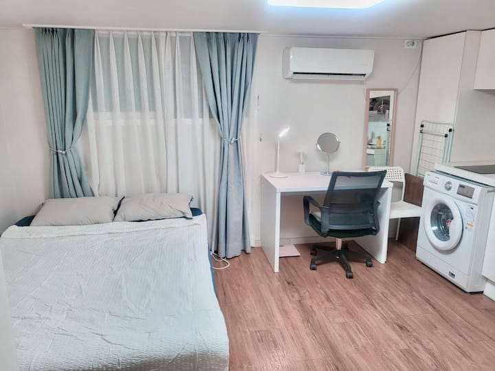 1호 New Studio 청소비 무료, 신논현역 5분 거리, Jtbc 촬영장 - Seoul