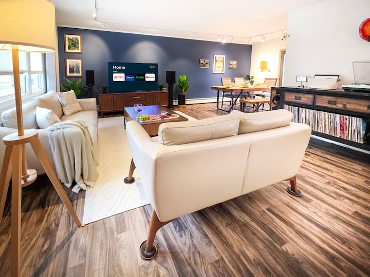 Comfortable Midtown Family Home Away From Home - Anchorage, AK