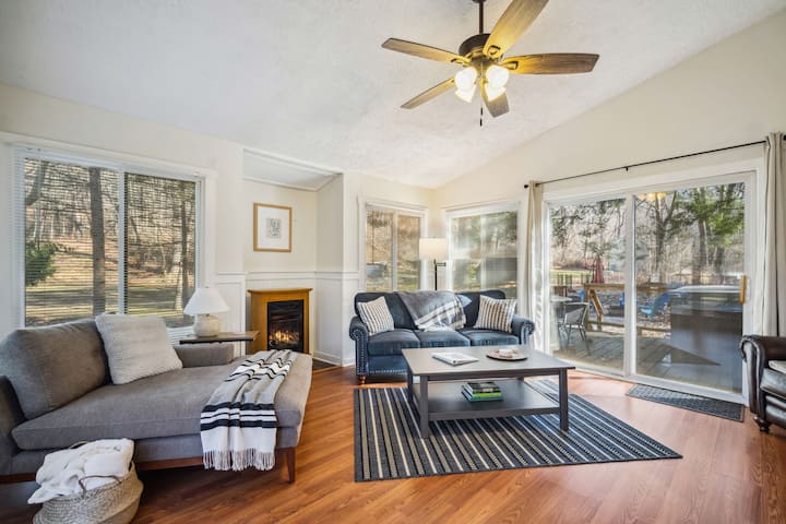 Cozy Cabin W/ Hot Tub, Fire Pit, Near Parks - Hocking County, OH