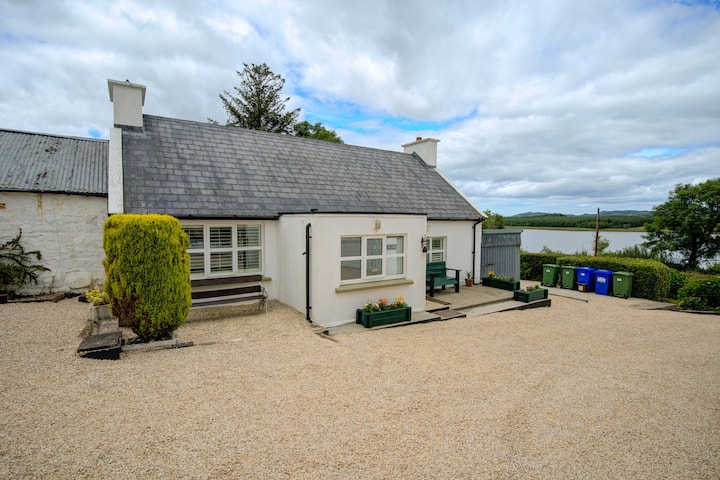 Rustic Cottage Retreat With Hot Tub & Sauna - Downings