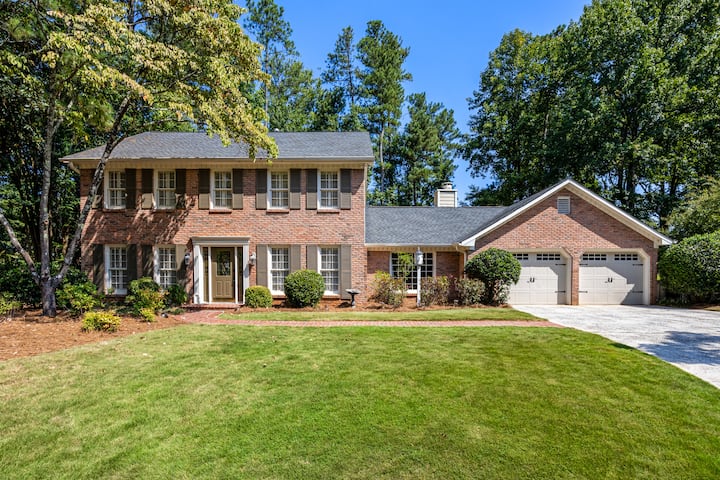 Big Beds For Everyone! Braves Stadium Only 2.5 Miles Away! - Marietta, GA