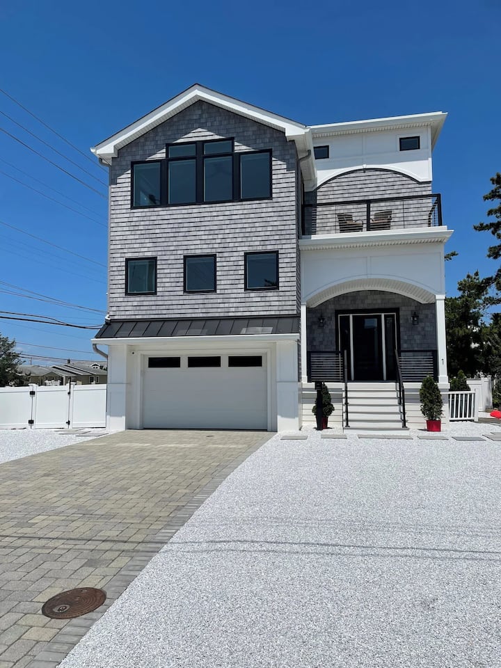 Harvey Cedars Lbi: 5 Br, 4.5 Baths, Ocean Block - Barnegat Light, NJ