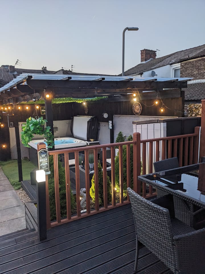 Stunning House Close To The Stadium + Hot Tub! - Liverpool