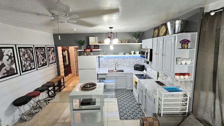 Centrally Located To All Access Of Miami. - Kendall, FL