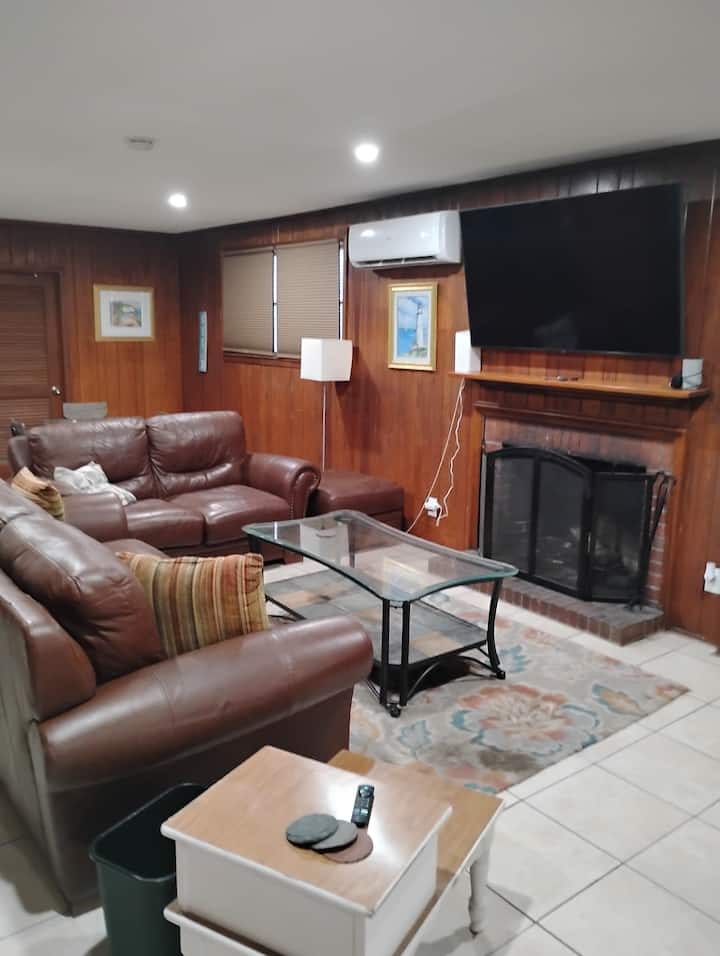 Large Three Bedroom Home Fenced Yard - Brunswick, GA