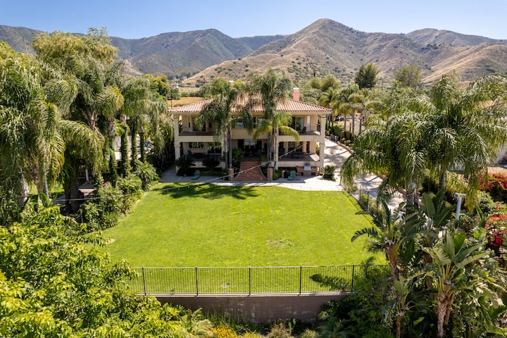 Lakeside Mansion Waterfront 34 Beds Boat Ramp - Lake Elsinore, CA