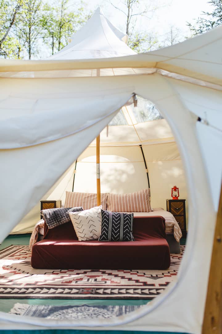 The Skygazer Glamping Tent - 코트니