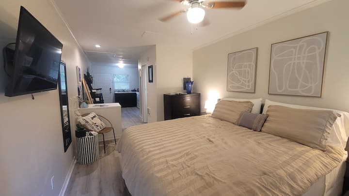 Extended-stay Studio W King Bed And Full Kitchen - Vero Beach, FL