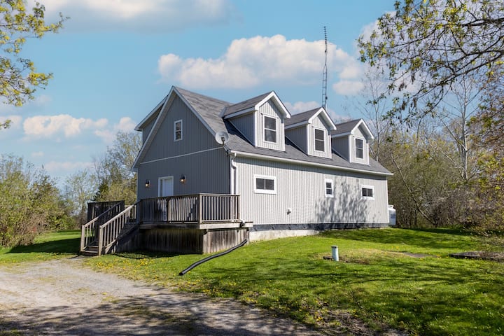 Quaint Farmhouse In The Heart Of The County! - Prince Edward