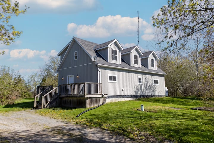 Quaint Farmhouse In The Heart Of The County! - Prince Edward