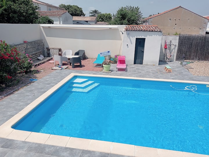 Grand Gîte - Avec Grande Piscine - Au Calme - Charron