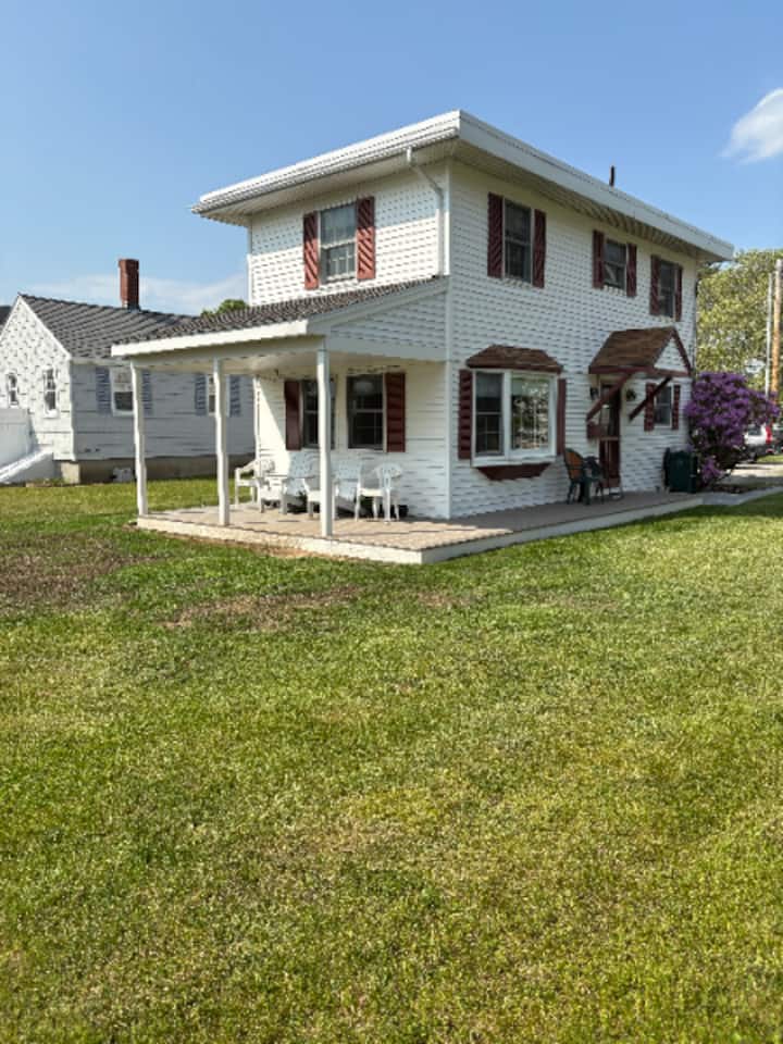 Cheerful 2 Bedroom Cottage With Beach Access. - Biddeford, ME