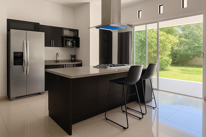 Moderna Y Lujosa Casa En Residencia X C Nueva Leon - Managua