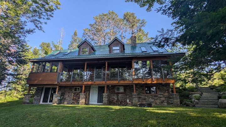 Lakefront 3 Acre Private Cottage - Huntsville