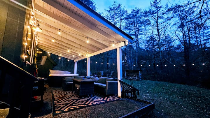 Modern Chalet W/hot Tub, Outdoor Tv And Pool Table - Roxbury, NY