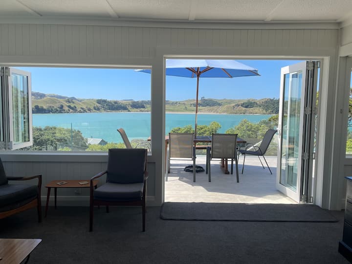 Raglan - Stunning Harbour Views - Raglan