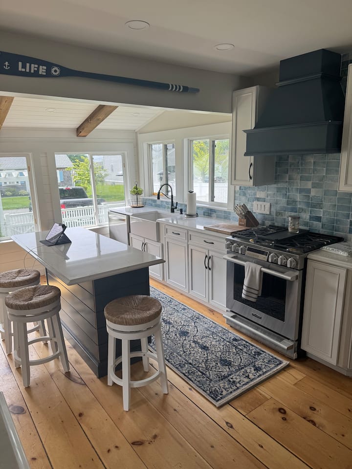 Beach, Bbq & Firepit Awaits You Here In Brantrock! - Marshfield, MA