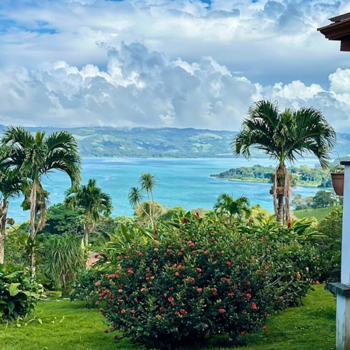 Amazing Lake View Home Safe Community Volcano View - Costa Rica