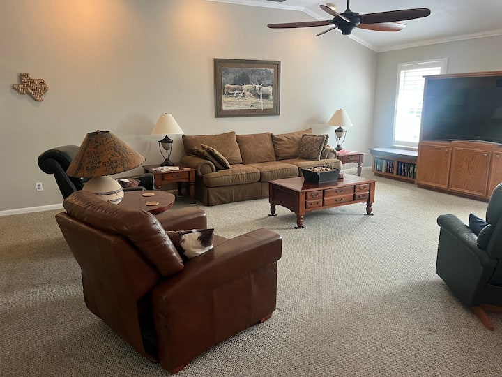 Quiet, Comfy 290 Wine Trail Home - Johnson City, TX