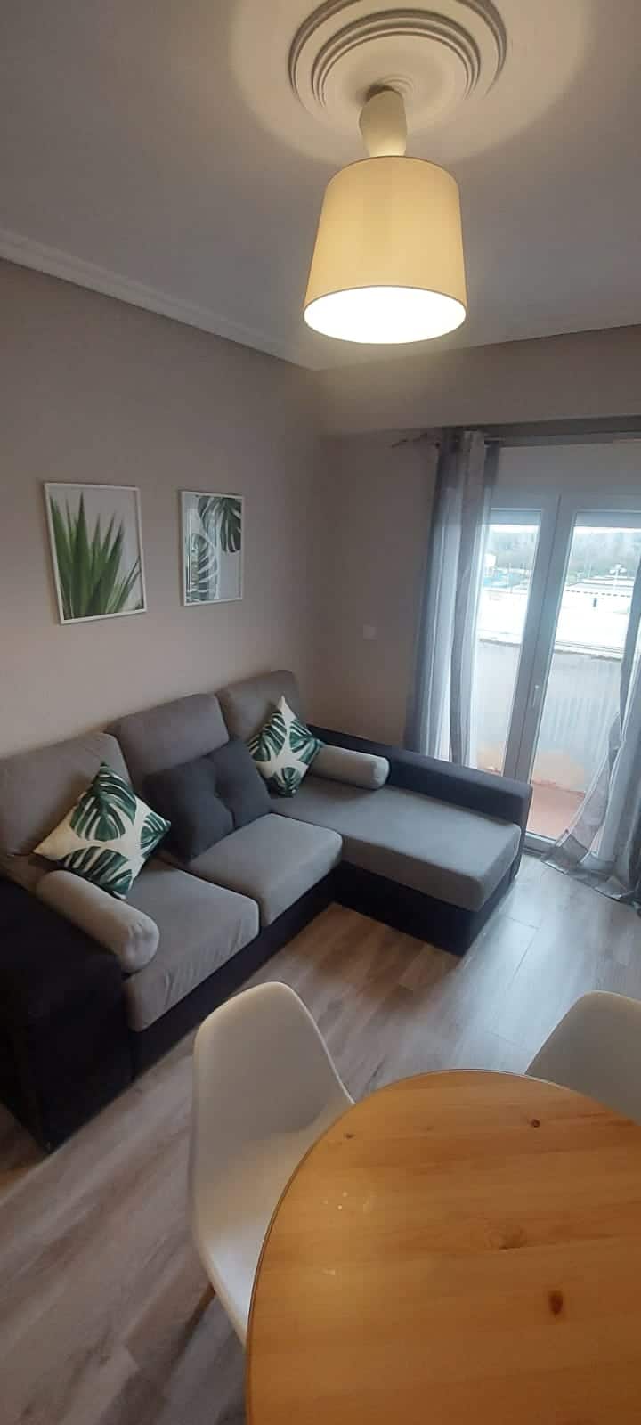 Vivienda Reformada De 3 Habitaciones - Huesca