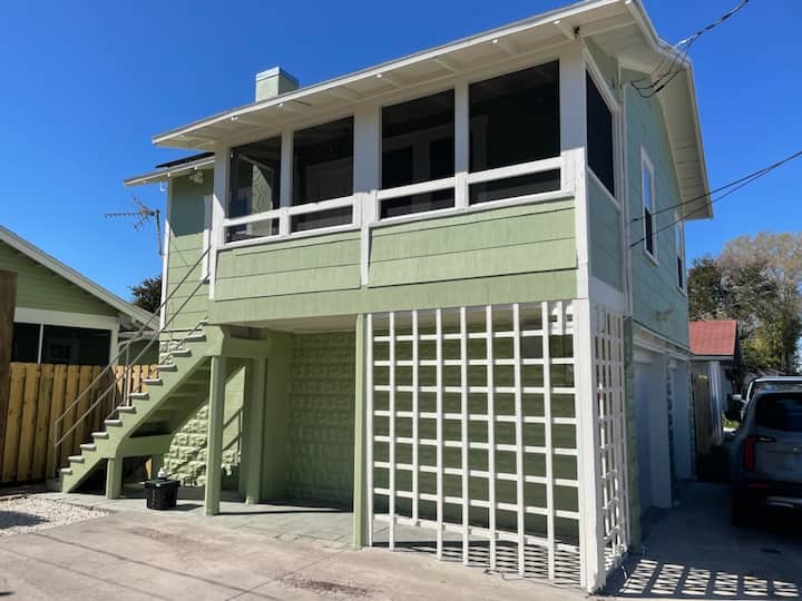 Cozy One Bedroom Apartment Minutes From St Pete. - St. Petersburg, FL