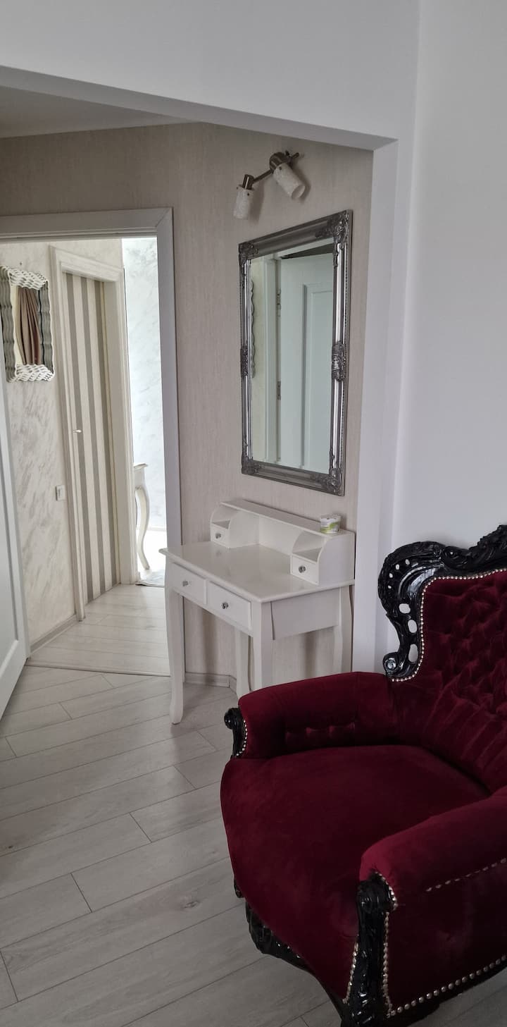 Apartament Jolie Cu Living, Dormitor Si Balcon - Galați