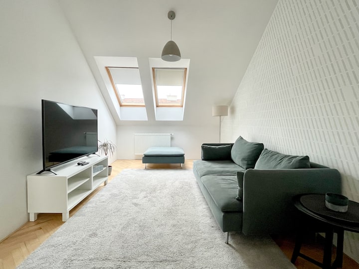 Chic 3-bedroom Maisonette With Terrace - Praga
