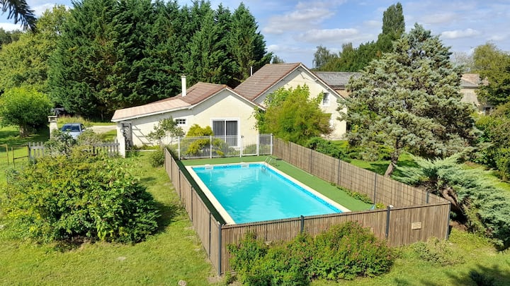 Grande Maison Dans La Verdure Avec Piscine D'été - Charente-Maritime