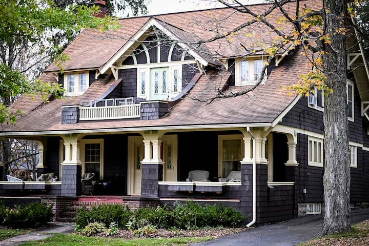 Beautiful 1917 Catskills Home With Mountain Views - 호바트