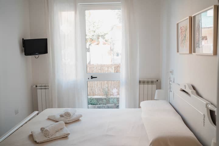 Casa Vacanze Per 4 Persone, Nel Corso Di Ascea M. - Ascea