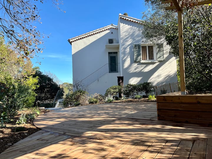 Haut De Villa Climatisé Avec Parking Et Jardin - La Garde